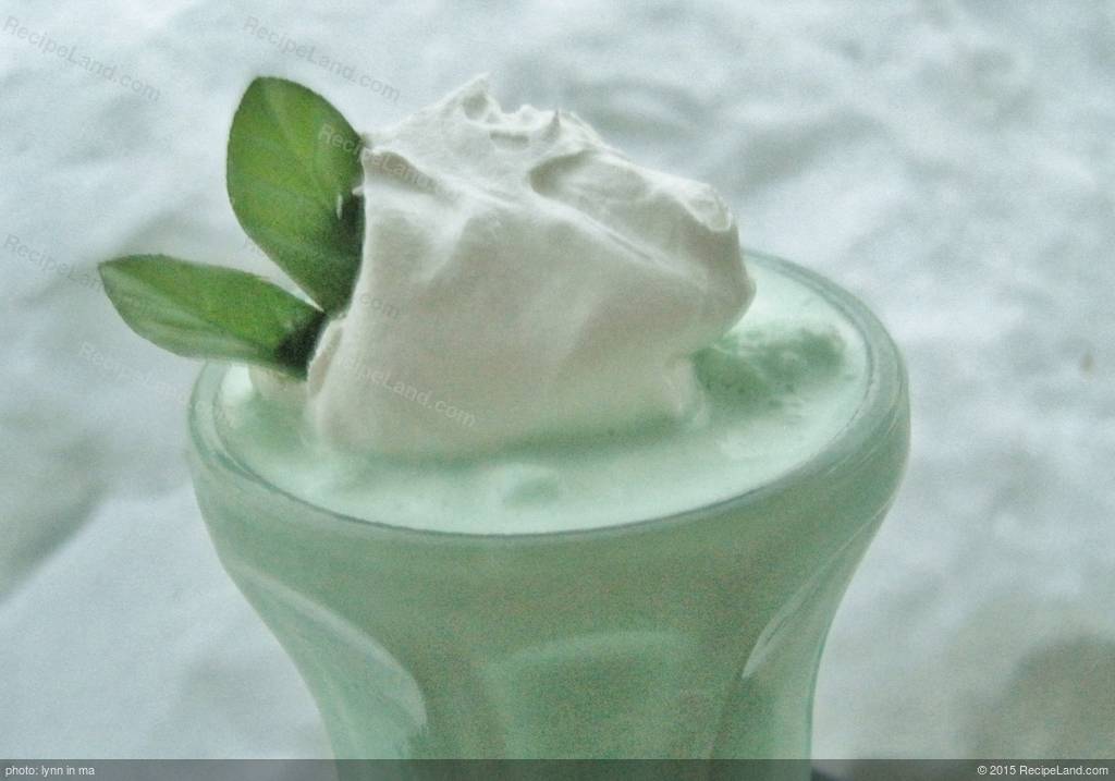 Fast Food-Style Creamy Vanilla-Mint Milkshake Recipe